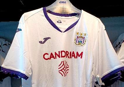Anderlecht Online - Les maillots du RSCA mis aux enchères (22 déc. 22)